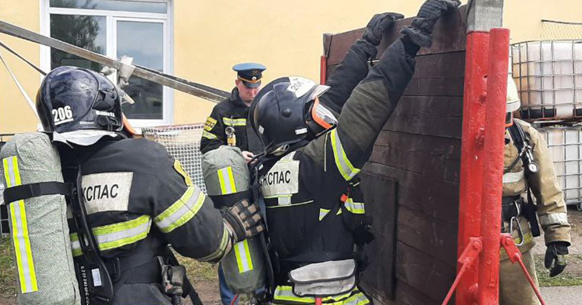 Зарайские пожарные смогли пройти полосу препятствий и выйти из ...