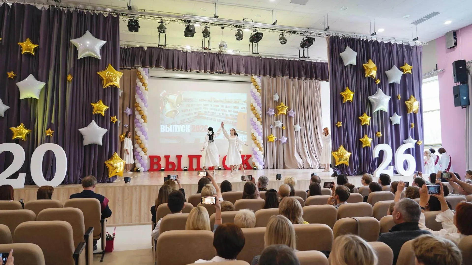 Последний звонок прошел в школе «Бородино» в Подольске | 360.ru